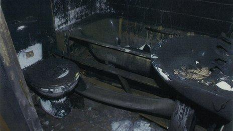 Philpott sentencing: Derby fire deaths duo 'good' parents - BBC News