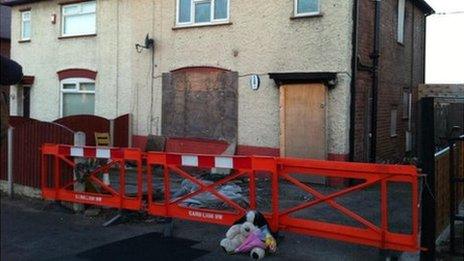 Philpott sentencing: Derby fire deaths duo 'good' parents - BBC News