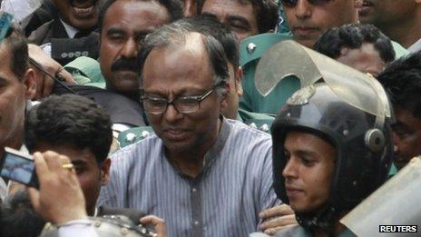 Bangladesh opposition editor Mahmudur Rahman arrested - BBC News