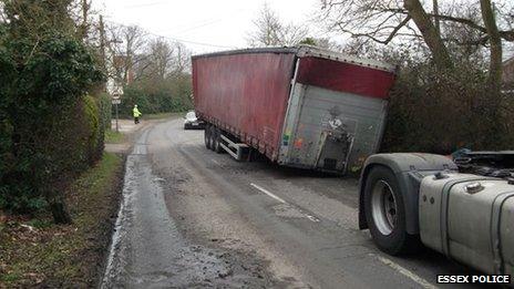 Lorry driver fined after trailer breaks loose on Essex road - BBC News