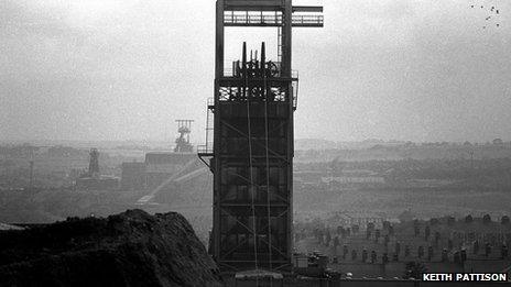Easington miners gather during Lady Thatcher's funeral - BBC News