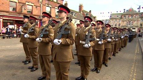 Oakham grants Freedom of Entry to Royal Artillery soldiers - BBC News