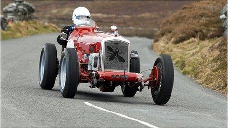 Manx Classic Rally 2015: Cars spanning 104 years start race - BBC News
