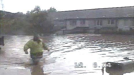 Rhydyfelin £3m flood relief work completed - BBC News