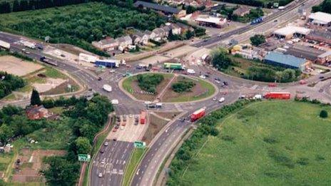 Road shut due to Tollbar End project bridge beam lifting - BBC News