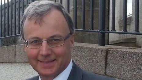 SNP councillor Fergus Hood moves to Lib Dems - BBC News