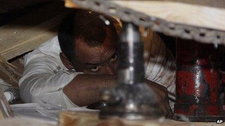 How long can survivors last under rubble? - BBC News