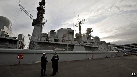 HMS Edinburgh arrives in Leith on its final trip - BBC News