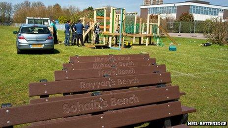 Harlow fire deaths: Grant for Shakoor family memorial - BBC News