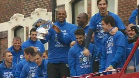 Wigan Athletic in FA Cup bus parade - BBC News