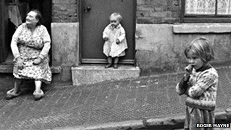 Nottingham St Ann's slum photograph family trace attempt - BBC News