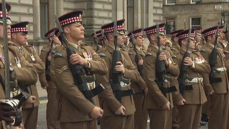 Glasgow parade to mark Scots Guards homecoming - BBC News