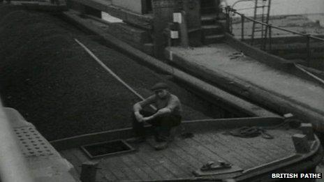 Manchester Ship Canal sees freight 'renaissance' - BBC News