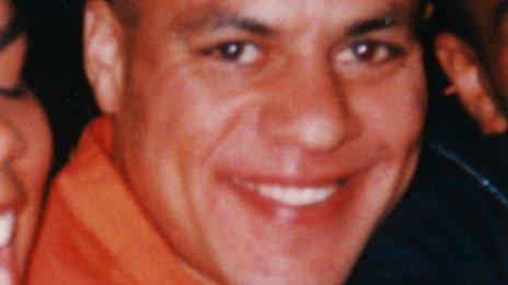 Shadwell stabbing: £30,000 reward offered to solve 1987 murder - BBC News