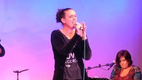 Katherine Crowe: Tributes made to 'inspirational' singer - BBC News