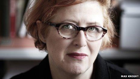 Sally Gardner novel Maggot Moon wins Carnegie Medal - BBC News