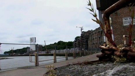 Village green bid for concrete Mistley quay - BBC News