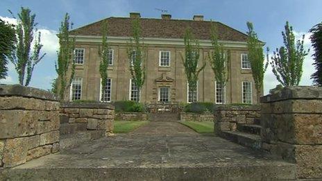 Nelson Mandela death: Somerset's part in South African history - BBC News