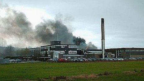 Pingle School in Swadlincote put in special measures - BBC News