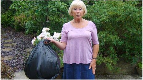 Torquay dog mess protest at loss of bins - BBC News