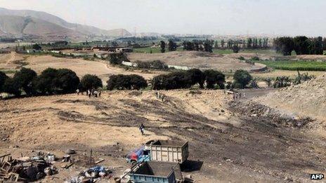 Developers destroy ancient Peru pyramid - BBC News