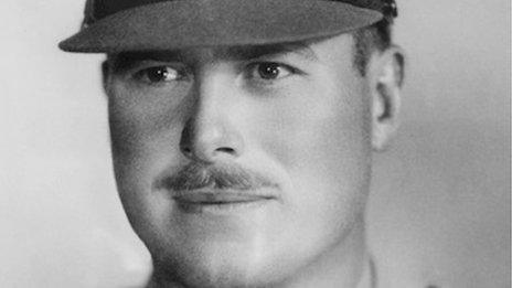 Nottinghamshire town honours a war hero who saved 4,000 lives - BBC News