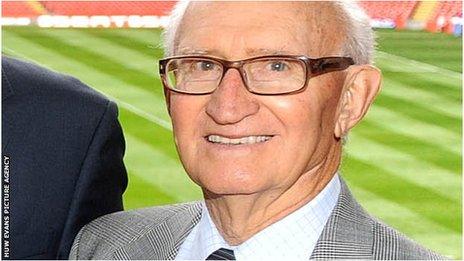 Cyn gapten Cymru Onllwyn Brace wedi marw - BBC Cymru Fyw