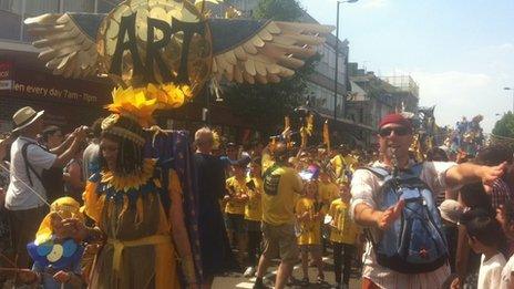 Oxford's Cowley Road Carnival makes comeback - BBC News
