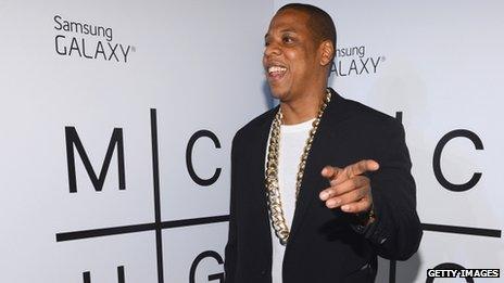 Jay-Z answers dozens of fans' questions on Twitter - BBC News