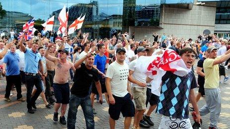Birmingham EDL 'anti-Muslim' rioters jailed - BBC News