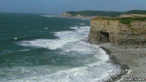 Three swimmers rescued off Tresilian Bay, Llantwit Major - BBC News