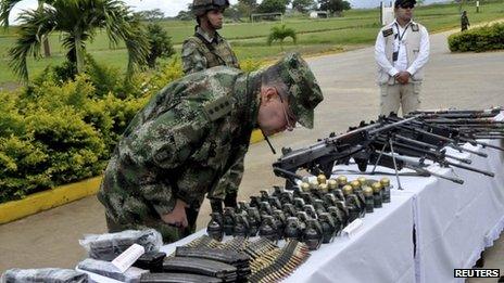 Colombia says Farc 'accountable' for violence as talks resume - BBC News