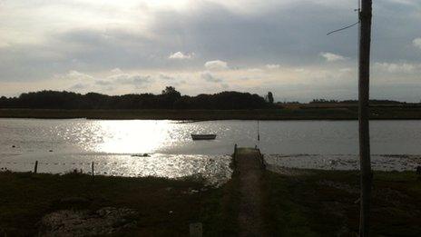 Ferry across Butley river in Suffolk operates all week - BBC News