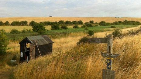 Ferry across Butley river in Suffolk operates all week - BBC News