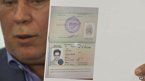 NSA spy leaks: Snowden thanks Russia for asylum - BBC News