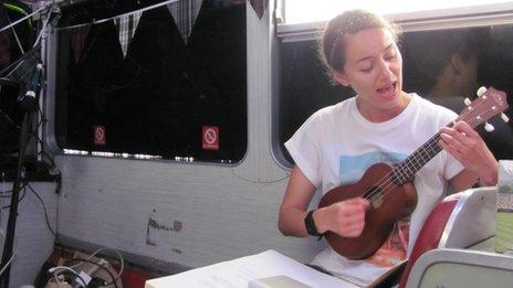 Seeking adventure at the Edinburgh Fringe - BBC News