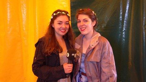 Lightening stops Mystery Jets at Y Not Festival - BBC News