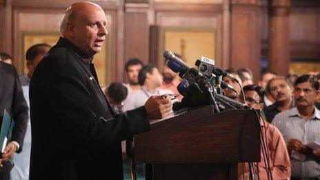 Former Glasgow MP Mohammad Sarwar resigns as governor of Punjab - BBC News