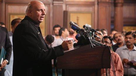 Former Glasgow MP Mohammad Sarwar resigns as governor of Punjab - BBC News