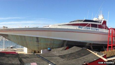 Virgin Challenger takes to the seas again - BBC News