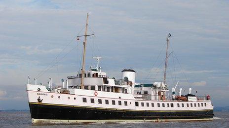 MV Balmoral takes first passengers from Bristol after re-fit - BBC News