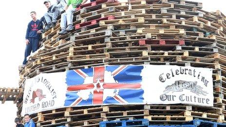 Stolen loyalist painting put on nationalist bonfire - BBC News