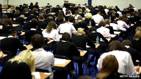 More Scots students secure university places - BBC News