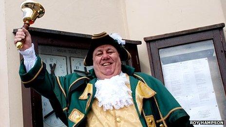 Bridlington town crier David Hinde attempts 'world's loudest shout ...