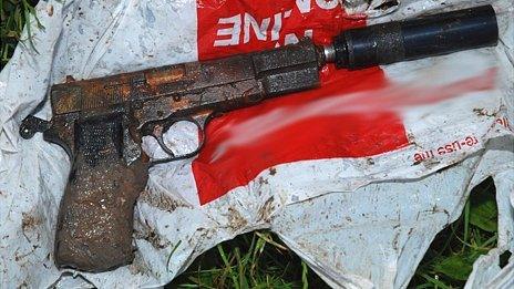 Jamie Starkey shooting: Gun used in killing found by canal - BBC News