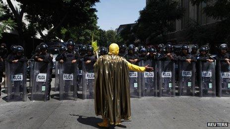 Caption Challenge: Lone protester - BBC News