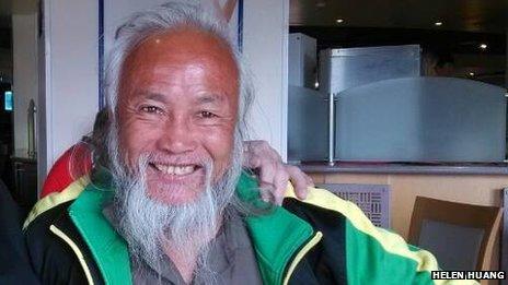 Chen Guanming: The Olympic Chinese rickshaw rider's farewell to England - BBC News