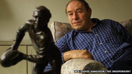 Cliff Morgan, Wales rugby great and BBC broadcaster dies at 83 - BBC News