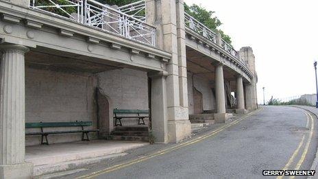 Call for Victorian colonnade in Llandudno to be maintained - BBC News