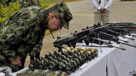 Colombia Santos: Farc 'to keep weapons until referendum' - BBC News